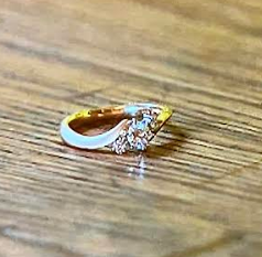 若草物語 衣装で坂井真紀がMIORING（ミオリング）の花衣エンゲージ 婚約指輪を使用！ - ばくのどら