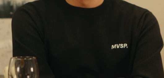 マイ・セカンド・アオハルで安藤政信がムーブスポーツのMVSP.ロゴ テックジャガード 長袖Tシャツを使用！ - ばくのどら